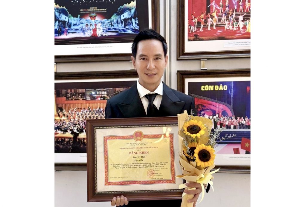 Đạo diễn Lý Hải vinh dự dự Lễ kỷ niệm 80 năm Ngành Văn hóa, nhận bằng ...